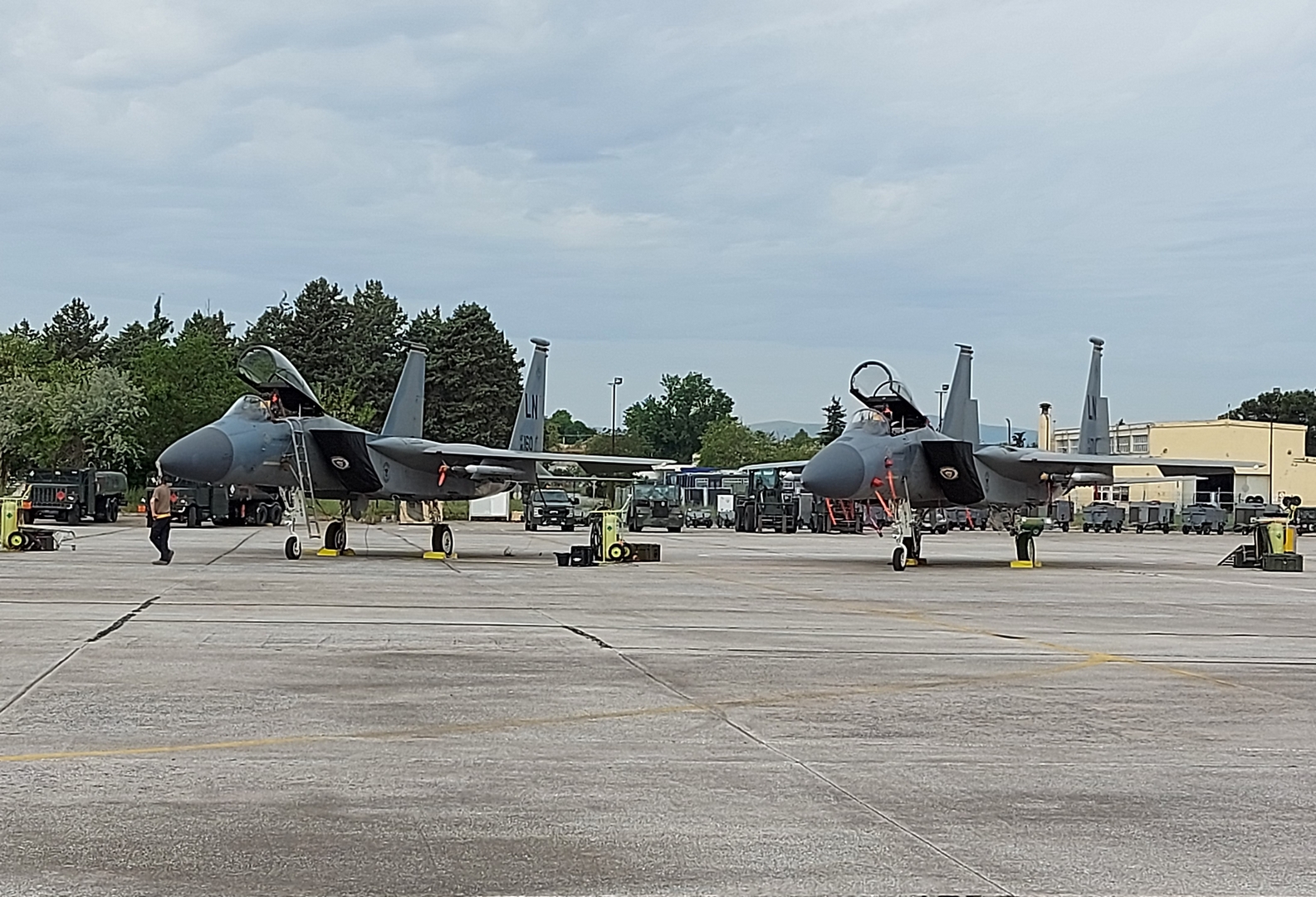 USAFE: Στην 110 Πτέρυγα Μάχης μεταστάθμευσαν "Αετοί" των ΗΠΑ [pics ...