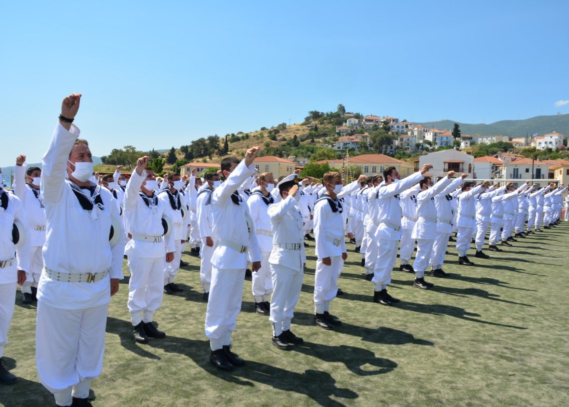 Οι... διαφορετικές ευχές της μπάντας του Πολεμικού Ναυτικού για την ...