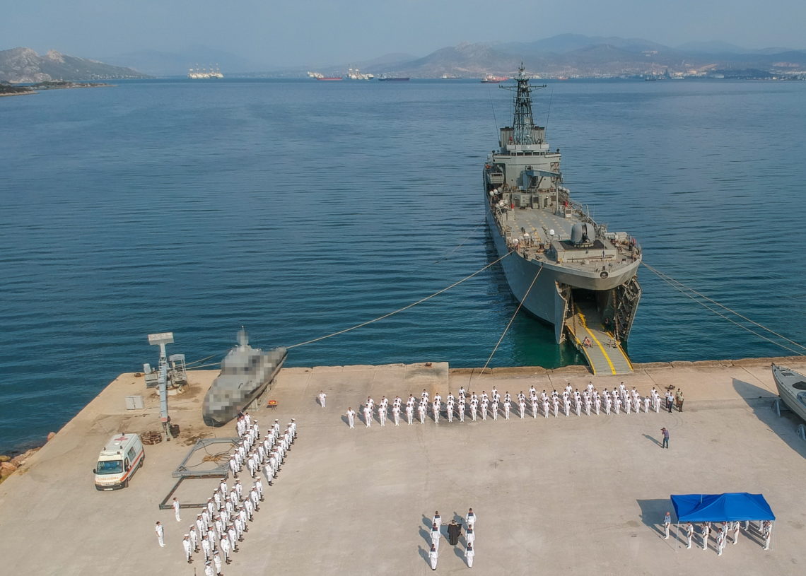 Οι... διαφορετικές ευχές της μπάντας του Πολεμικού Ναυτικού για την ...