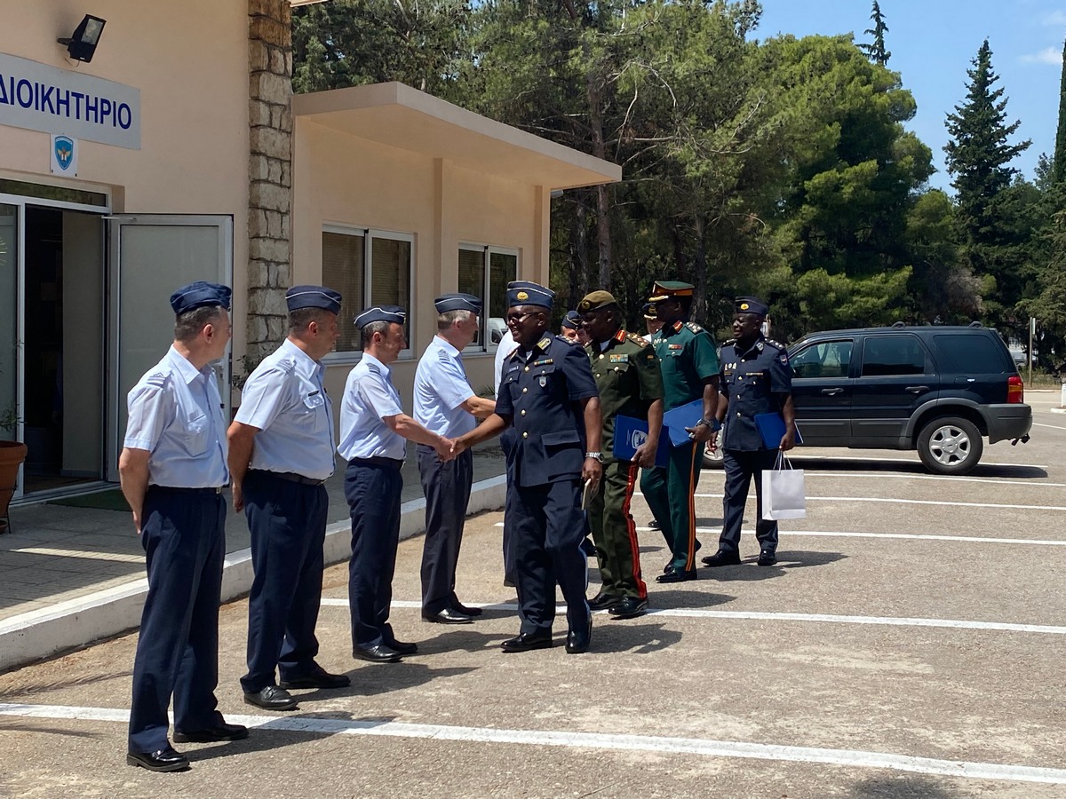 ΓΕΕΘΑ: Στην Ελλάδα αντιπροσωπεία της Ζάμπια - Επισκέφθηκε στρατιωτικές ...