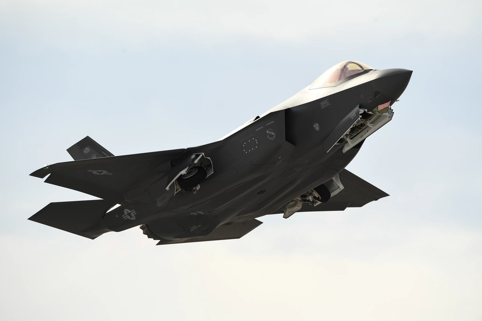 F-35: H Lockheed Martin θα ενσωματώσει τους πυραύλους αντι-ραντάρ AGM-88G στα μαχητικά πέμπτης ...