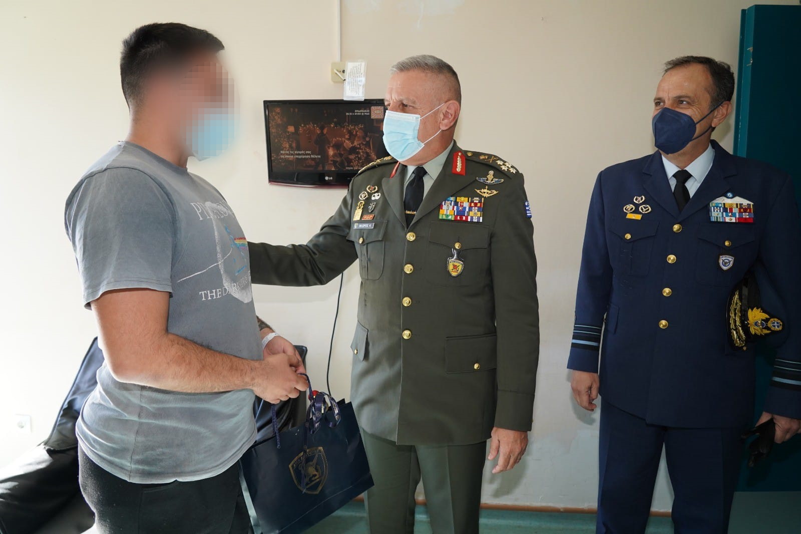 Α/ΓΕΕΘΑ: Ο Στρατηγός Φλώρος επισκέφτηκε στρατιωτικά νοσοκομεία Αθηνών ...