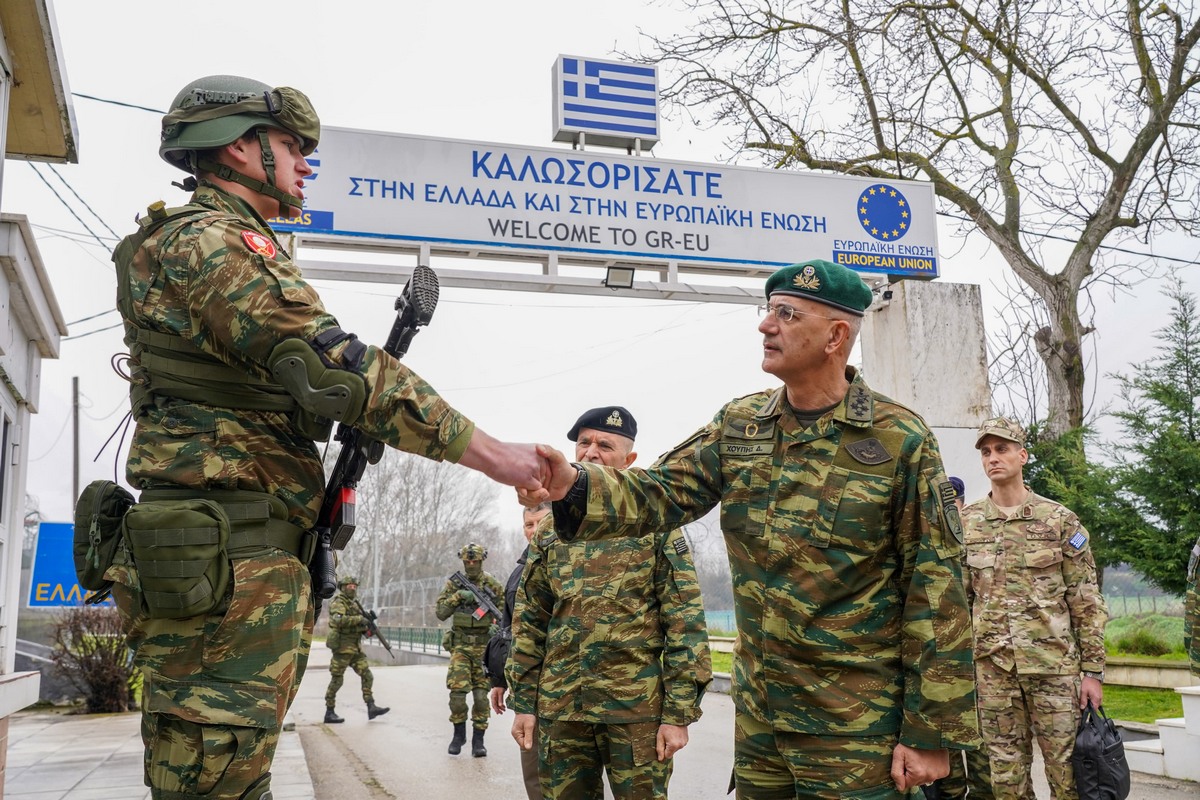Αρχηγός ΓΕΕΘΑ: Επισκέφθηκε Μονάδες και Σχηματισμούς των ΕΔ στον Έβρο ...