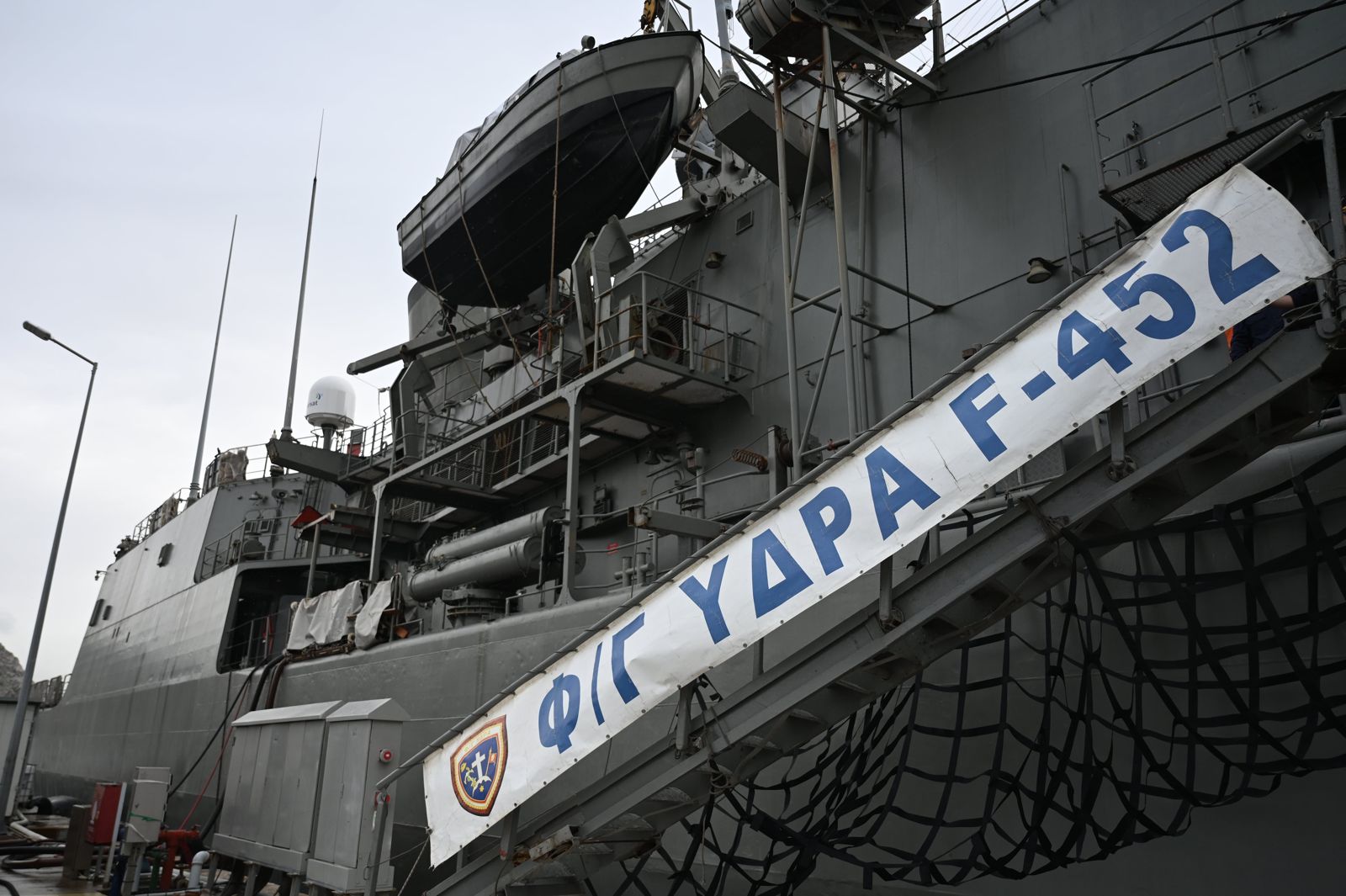 Φρεγάτα «ΥΔΡΑ»: Εγκαταστάθηκε εξοπλισμός τηλεϊατρικής για την περίθαλψη ...