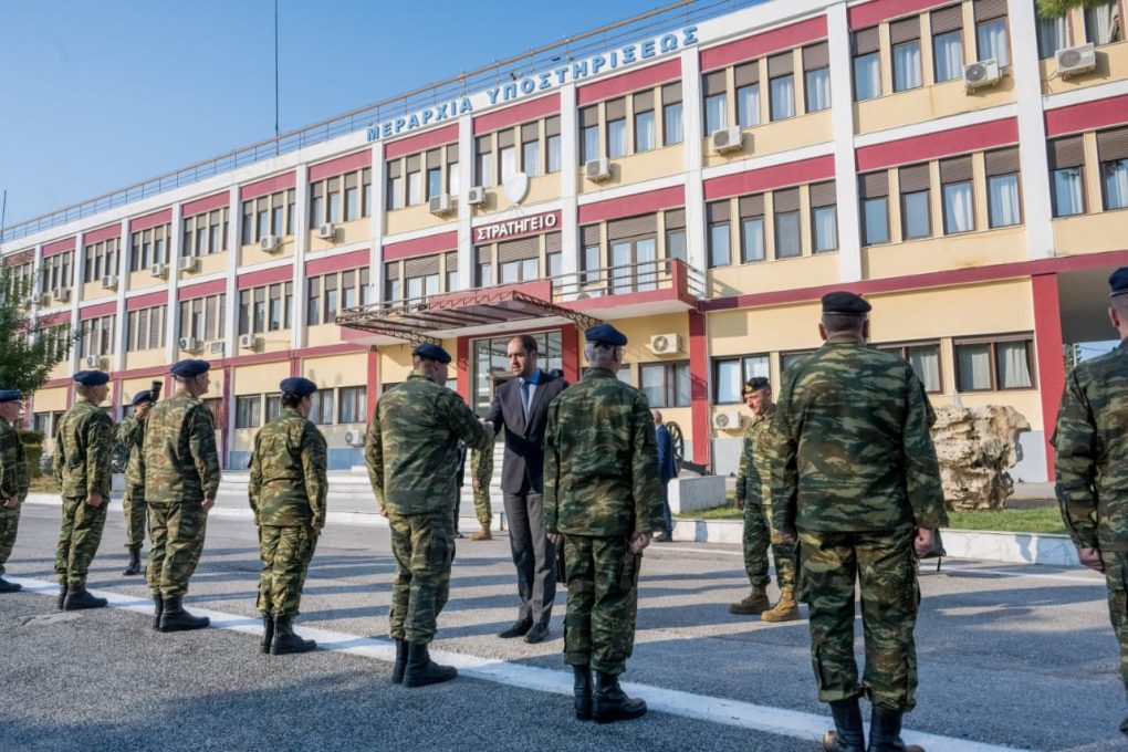 Ο ΥΦΕΘΑ στις έδρες της Μεραρχίας Υποστήριξης (ΜΕΡΥΠ) και της Σχολής ...