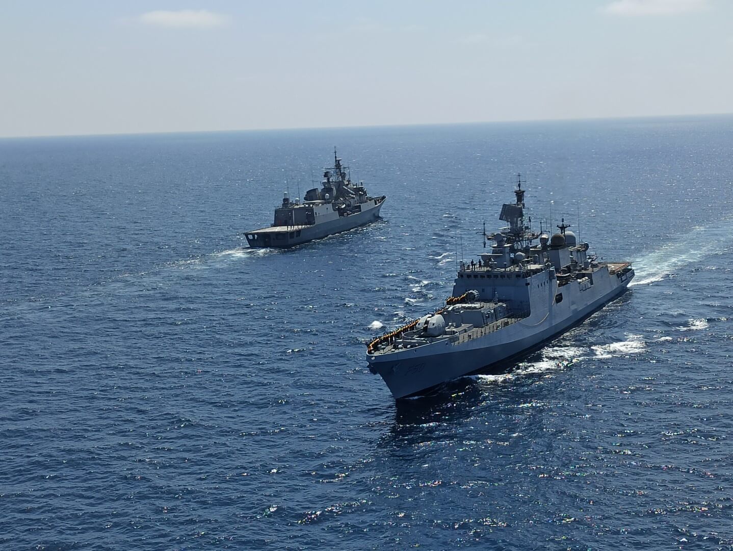 Φρεγάτα «ΥΔΡΑ»: Εικόνες από τη συνεκπαίδευση με την φρεγάτα «Tarkash ...