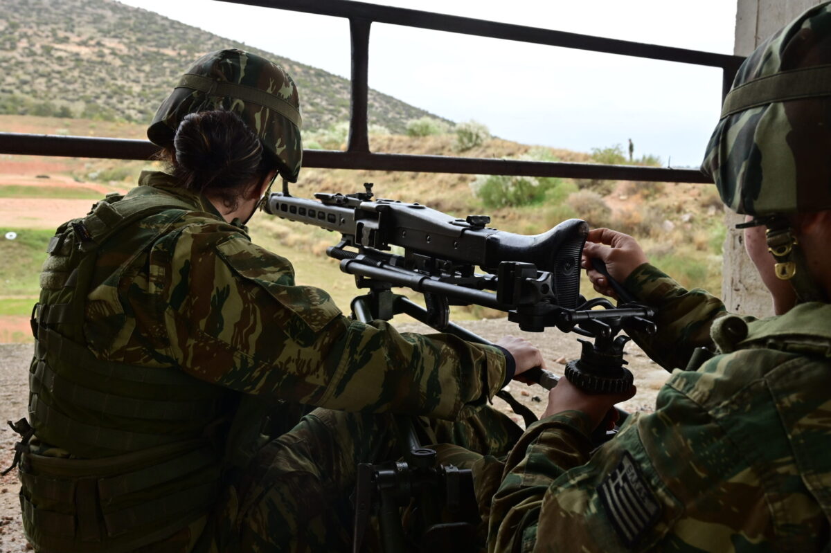 Στρατιωτική Σχολή Ευελπίδων: Εντυπωσιακά πλάνα από την χειμερινή ...