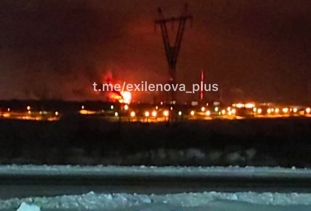 Ρωσία: Πυρκαγιά σε διυλιστήριο πετρελαίου μετά από ουκρανική επίθεση με ...