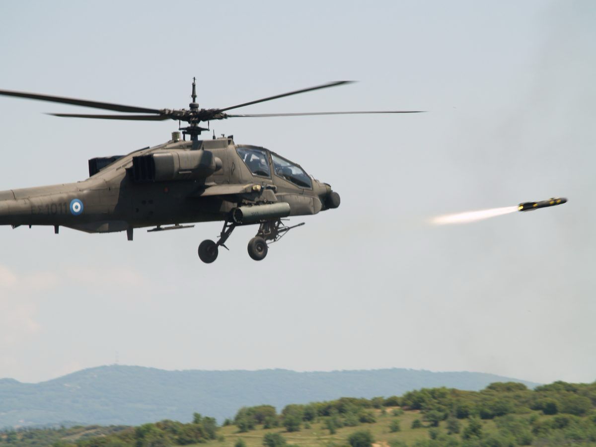 Αναβαθμισμένα Apache με Spike NLOS εντός του 2025 για την Αεροπορία ...