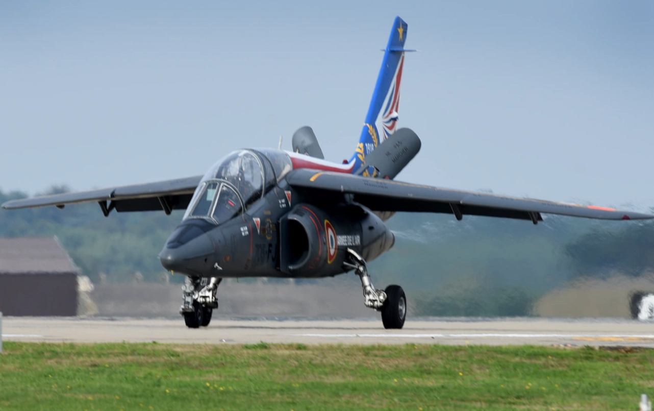 Alpha Jet: Δυο αεροσκάφη συγκρούστηκαν στον αέρα και συνετρίβησαν σε ...