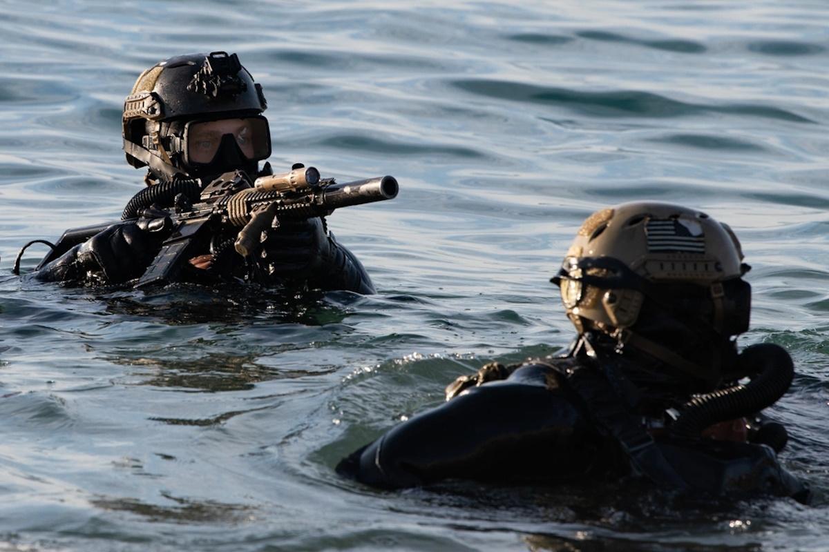 NYT: Η άκρως μυστική επιχείρηση των Navy Seals στην Βόρεια Κορέα το ...
