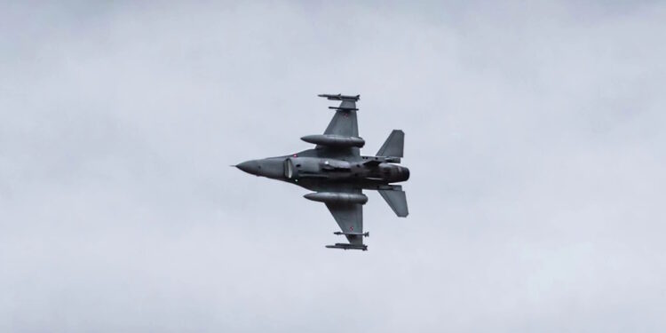 Νέα τροπή στην καταστροφή σπιτιού στην Πολωνία: «Δεν επλήγη από ρωσικό drone αλλά από AIM-120 ...