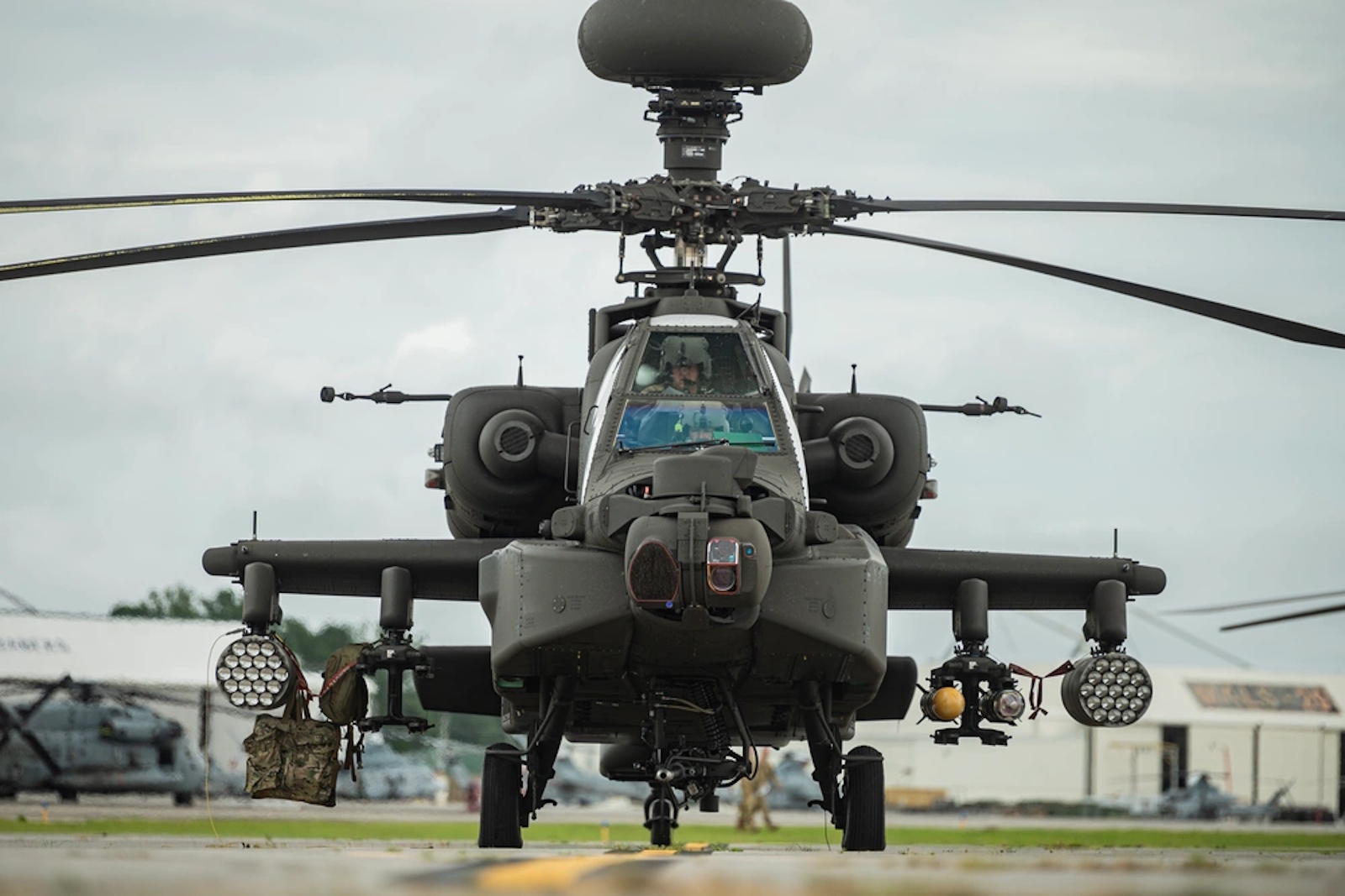 Apache έγιναν drone-killers: Οι ΗΠΑ αναβάθμισαν τα ελικόπτερα στην ...