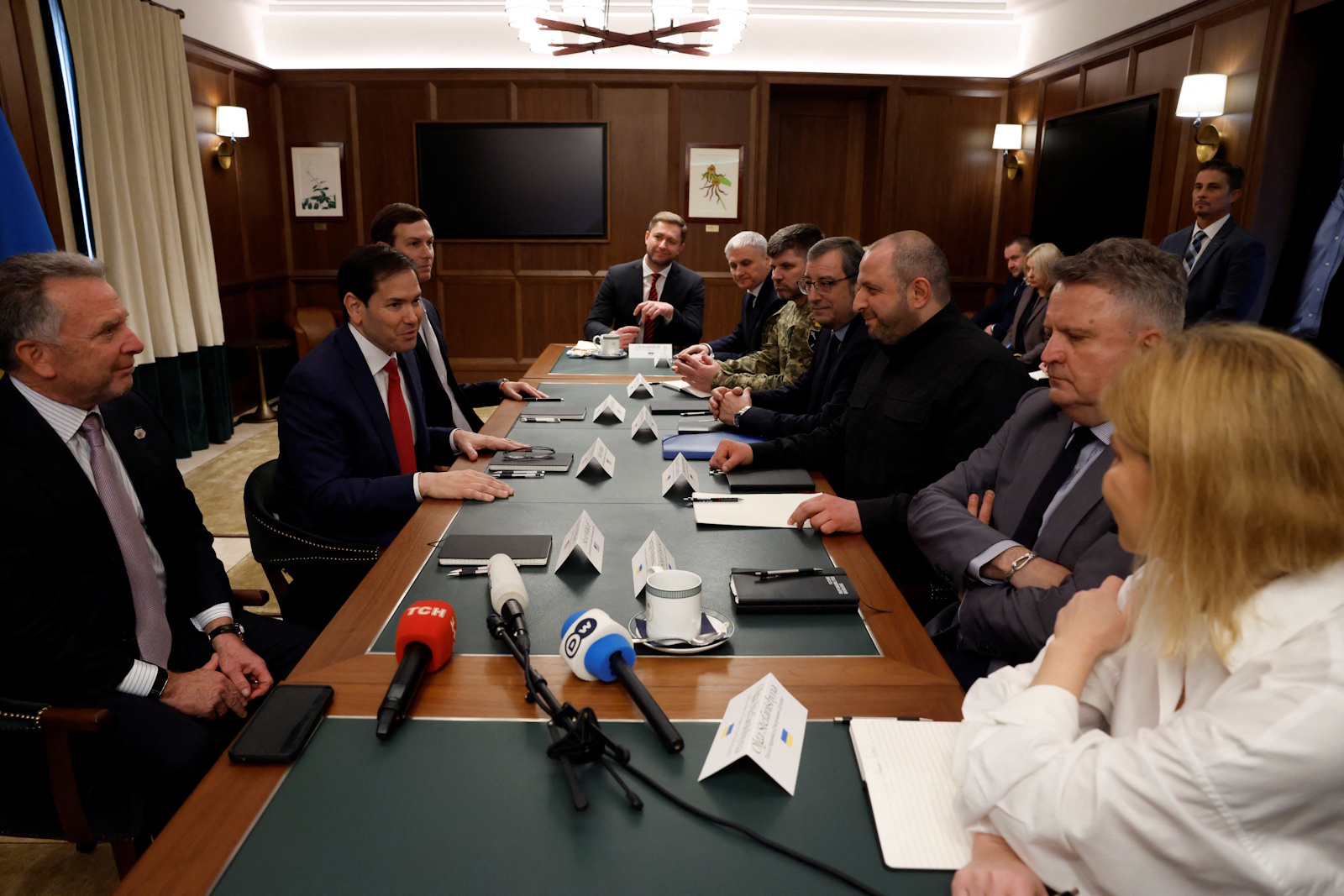 Φλόριντα: Ουκρανοί και Αμερικανοί αξιωματούχοι διαπραγματεύονται για ...