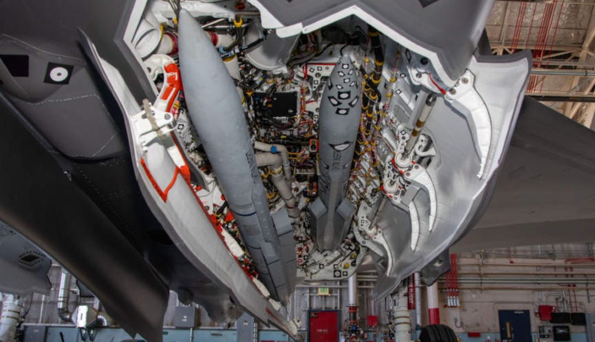 F-35: Ολοκληρώνονται οι δοκιμές εδάφους για την ενσωμάτωση των Meteor ...