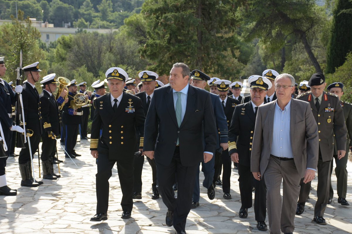 Οι ευχές του ΥΕΘΑ στην Πολεμική Αεροπορία μέσω twitter