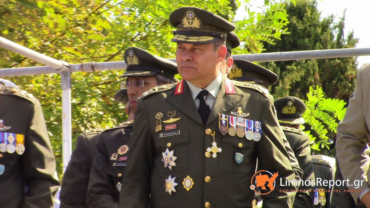 Ο αποχαιρετισμός του Στρατηγού Μανωλάκου: Η λέξη Στρατιώτης είναι ...