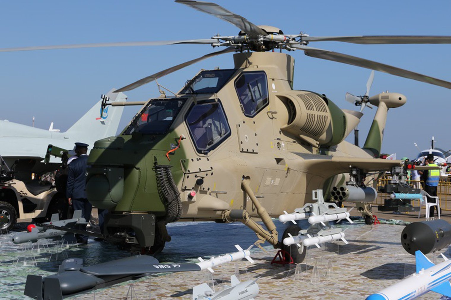 Z-10ME: Το κινεζικό ελικόπτερο απάντηση στο Apache των ΗΠΑ - ΦΩΤΟ ...